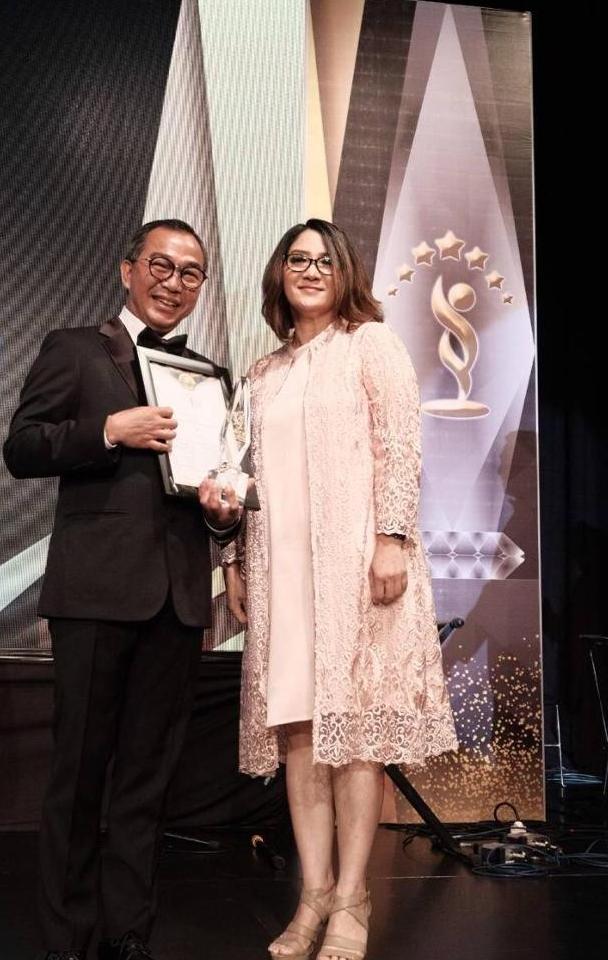 Gusde Sidharta Raih Penghargaan ITTA dan Suksma Bali - Pos Bali