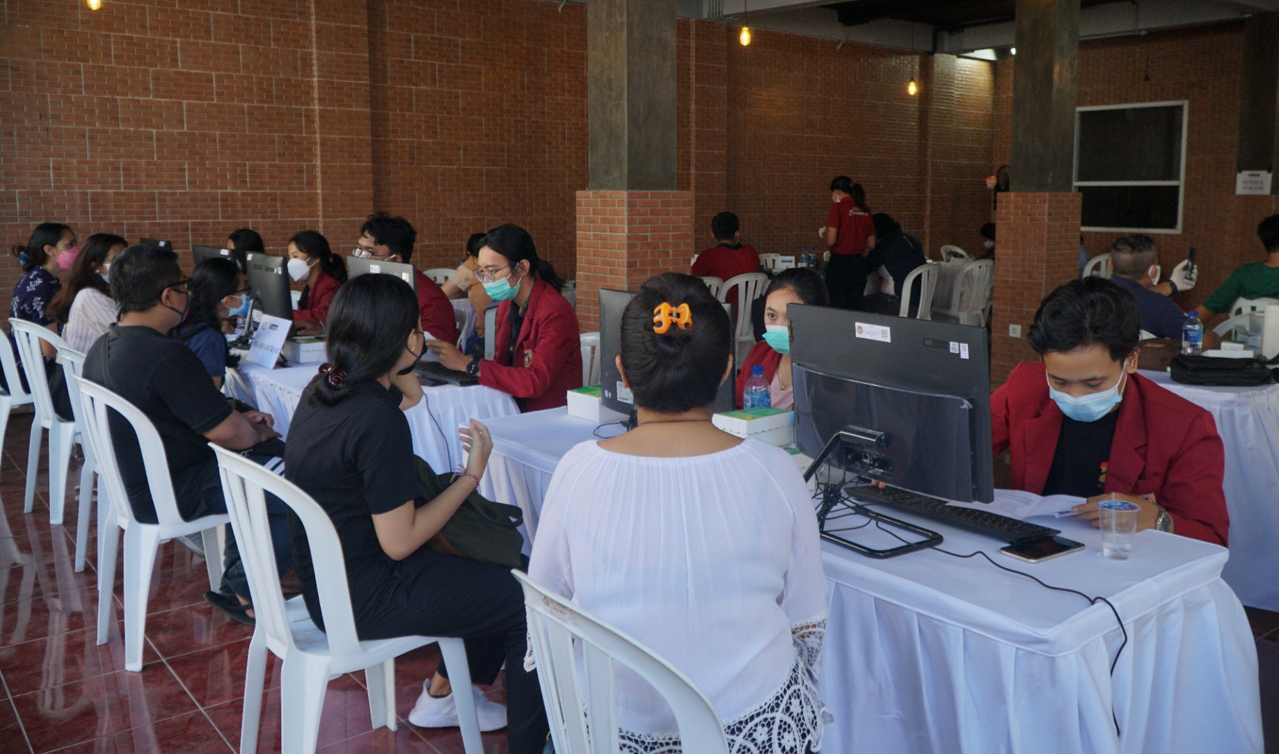 Gandeng Dinkes, STIKI Indonesia Vaksinasi Massal Mahasiswa - Pos Bali
